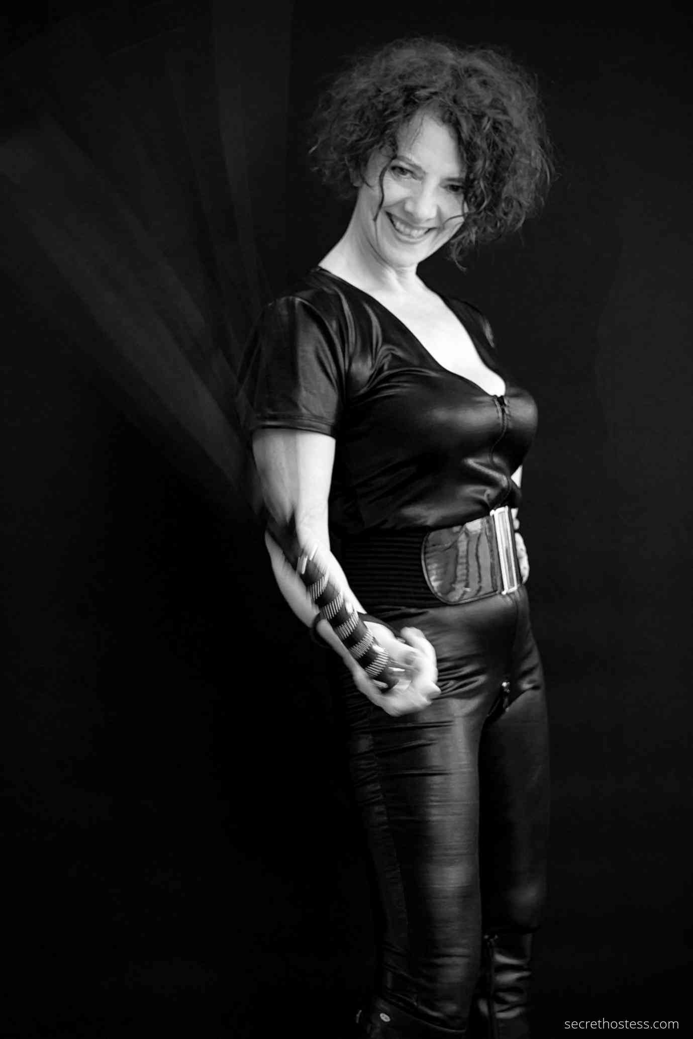 017692403856 lady_viola: Escort Berlin - Brown Hair