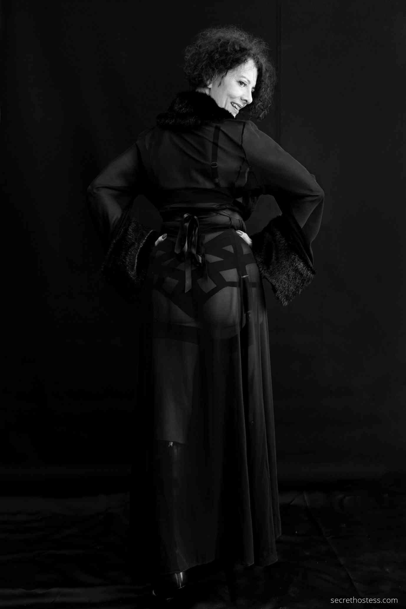 017692403856 lady_viola: Escort Berlin - Brown Hair