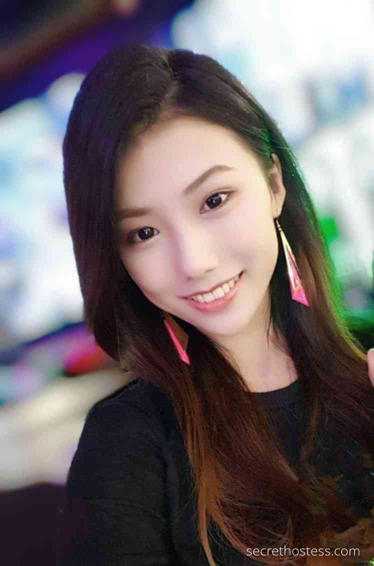 21yo Banking PA, Ex SQ Cabin Crew