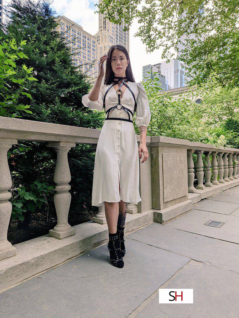 Lily Kasai - Dominatrix Girlfriend: Escort - Asian