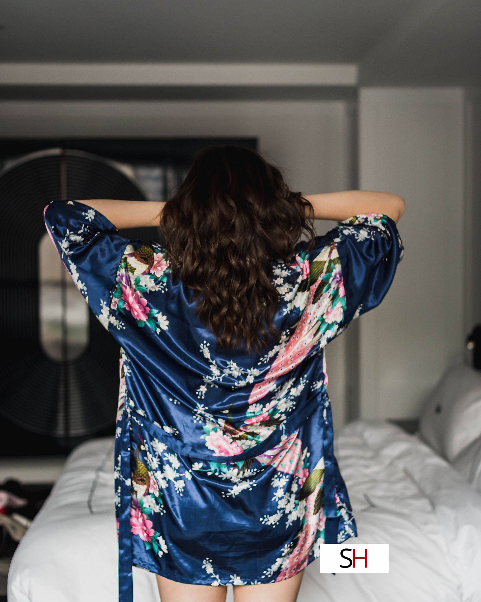 00000000 Lizzie B - Bodacious brunette seeks fun:, Slim