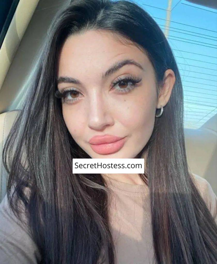 0412221517 Petite Cassie & All Natural: Escort