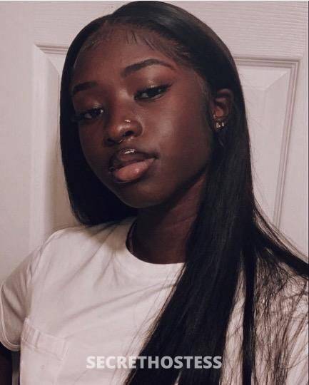 ETTY Y TO O T E I E 100 E 100: Escort Chicago IL, DATY